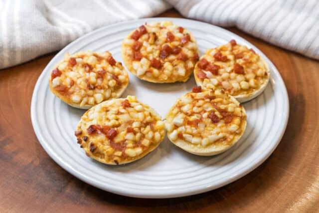 Air Fryer Frozen Mini Pizza Bagels - Tamara Ray