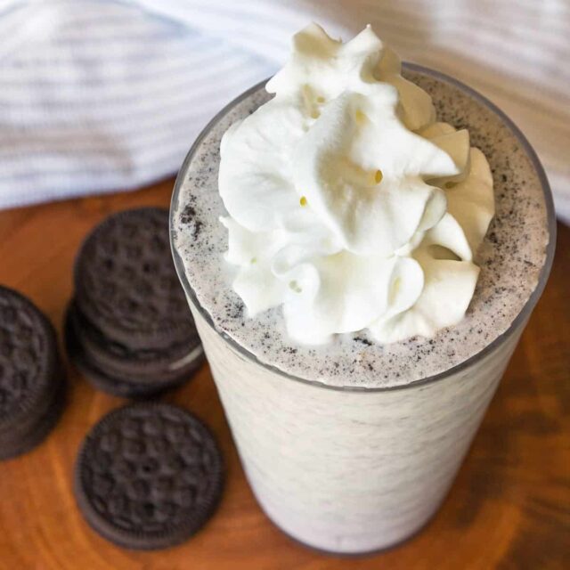 Oreo Milkshake Recipe (Cookies and Cream) - Tamara Ray
